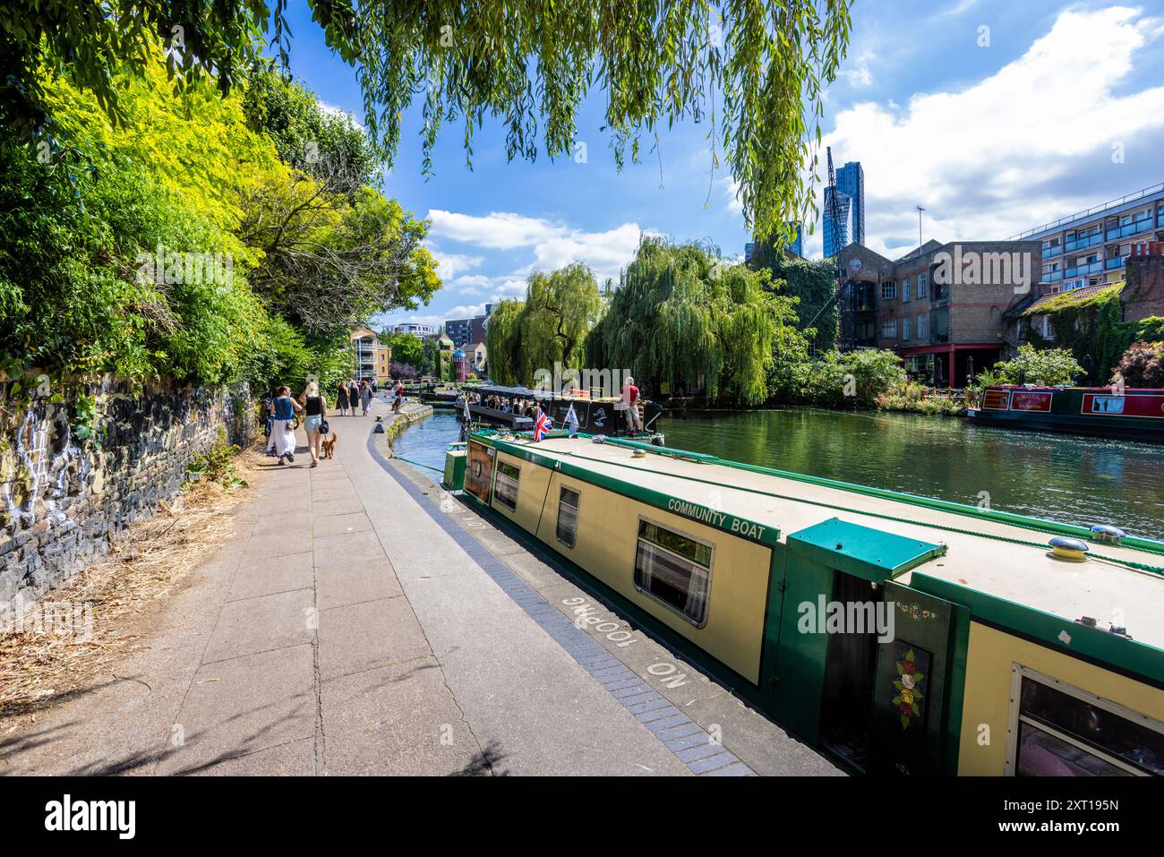 Operating locks on the canal hi-res stock photography and images - Alamy