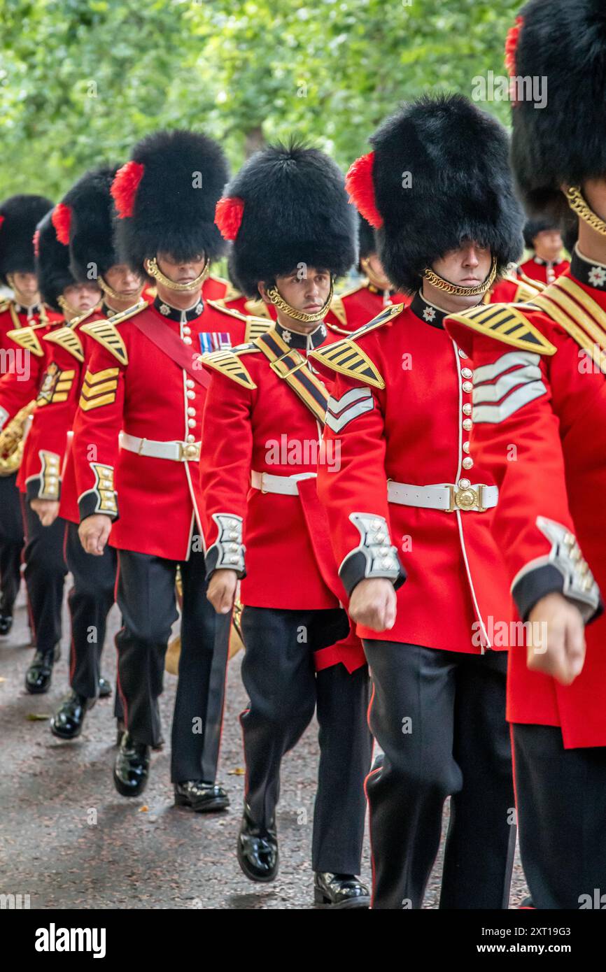 Coldstream guard regiment hi-res stock photography and images - Alamy