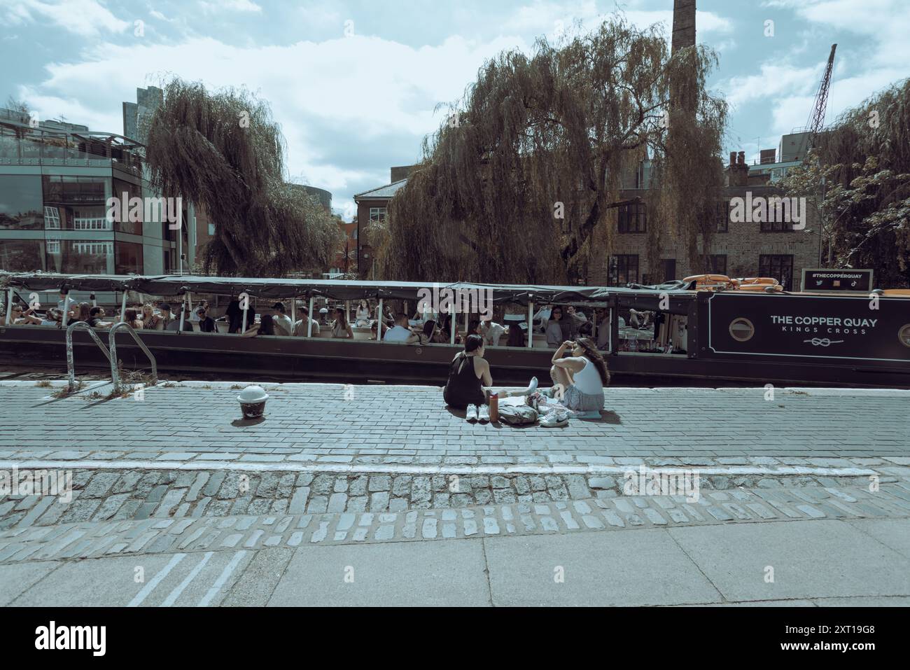 Operating canal lock gates hi-res stock photography and images - Alamy