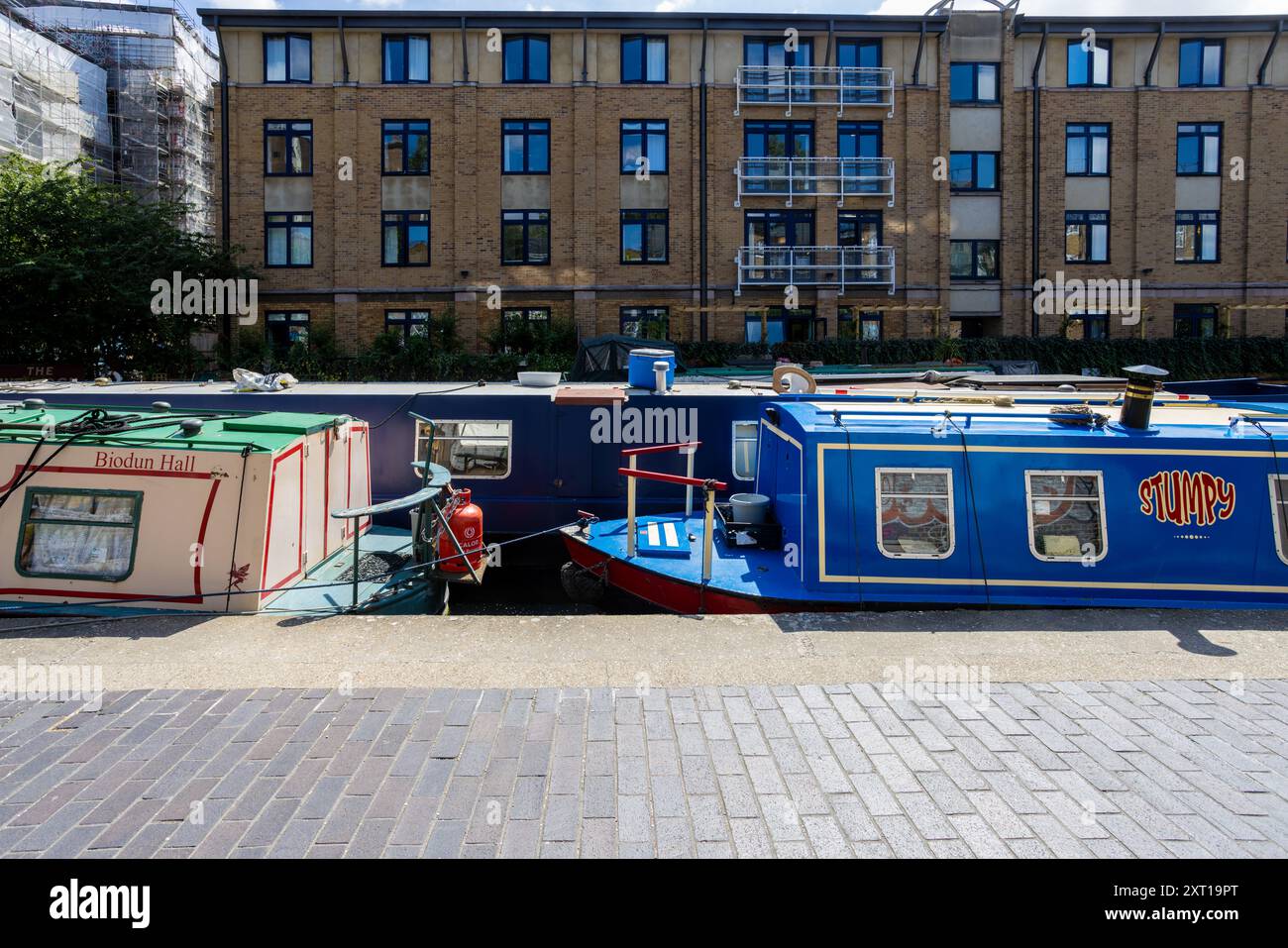 Operating locks on the canal hi-res stock photography and images - Alamy
