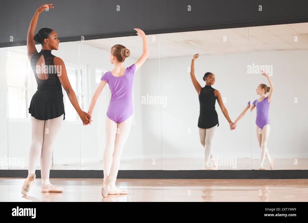 Girl kids practicing ballet hi-res stock photography and images - Alamy