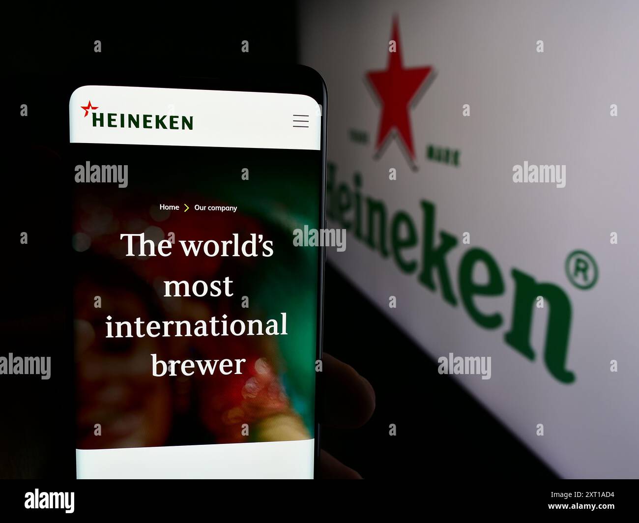 Heineken logo hi-res stock photography and images - Alamy