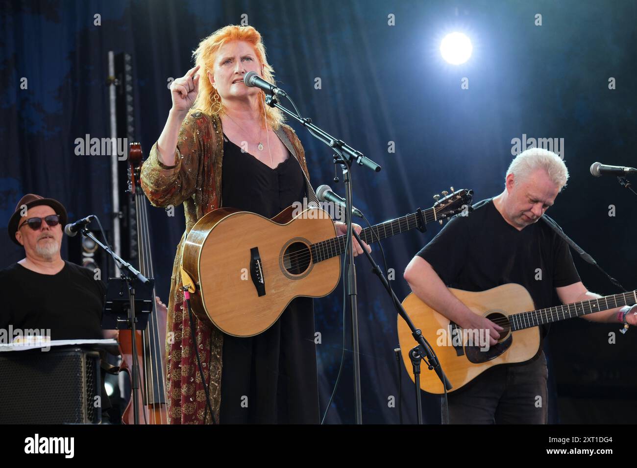 Scottish folk singer songwriter eddi reader hi-res stock photography ...