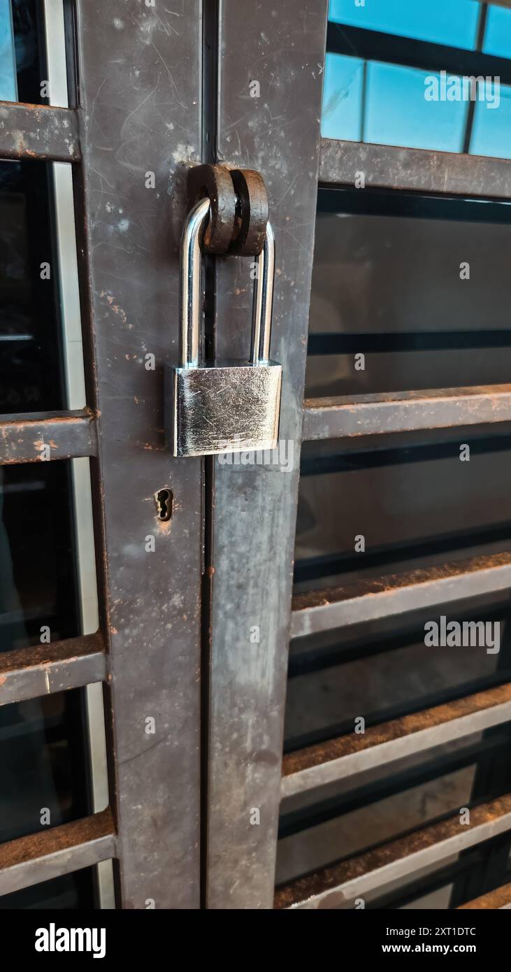 Long grille hi-res stock photography and images - Alamy