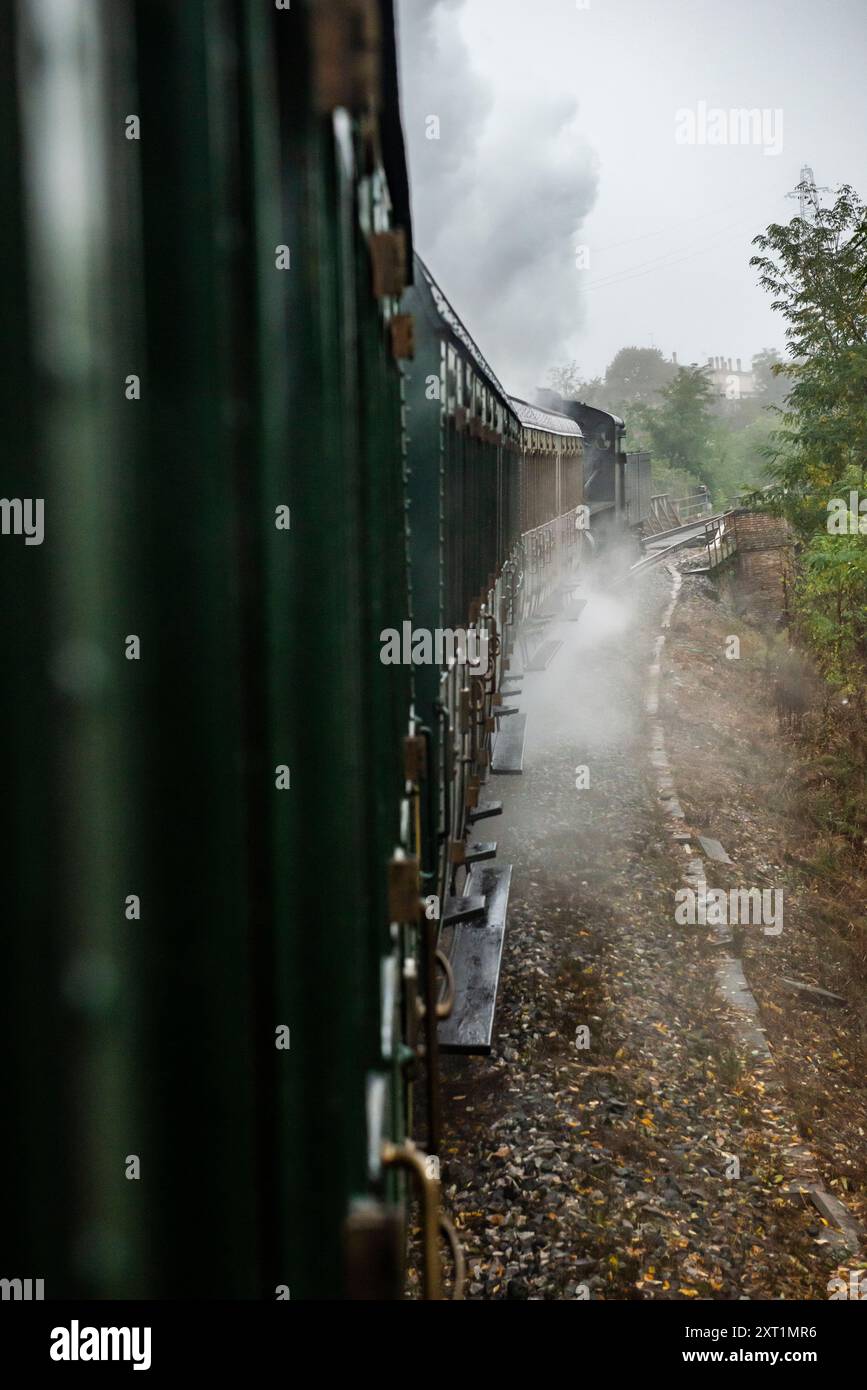 Train travel 1930s hi-res stock photography and images - Alamy