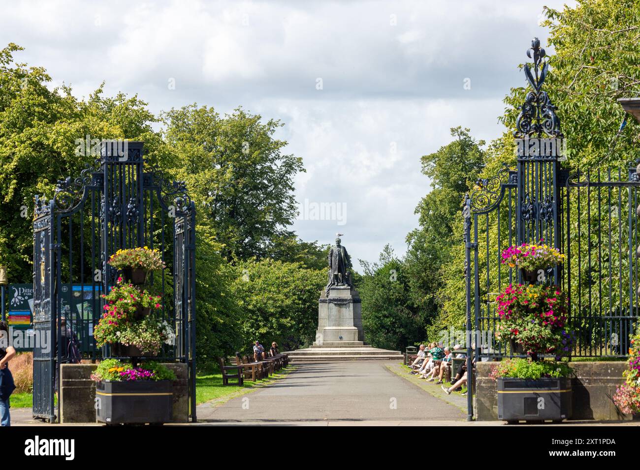 Statue of andrew carnegie hi-res stock photography and images - Alamy