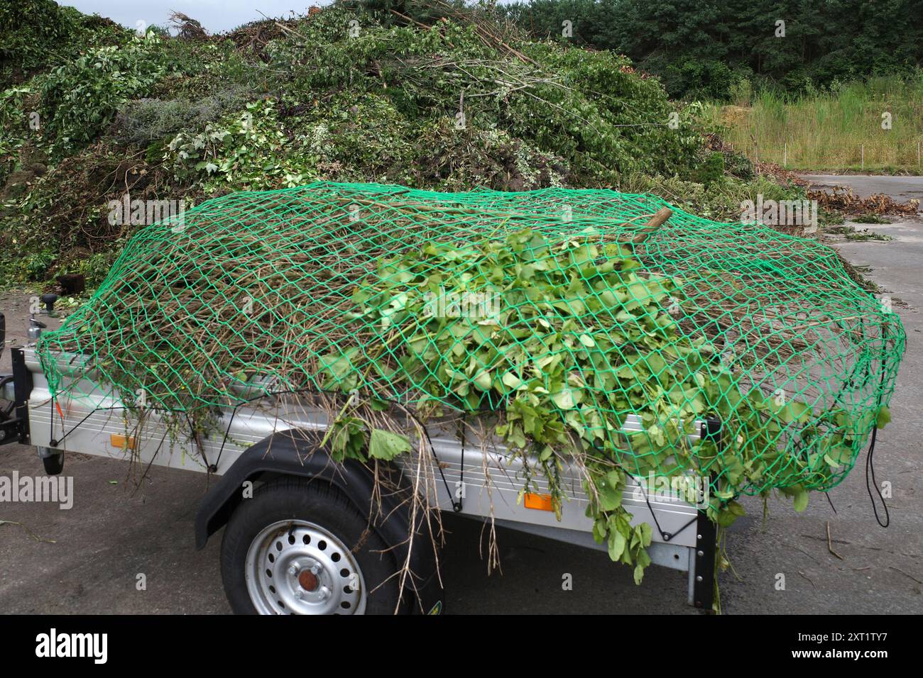 Trailer green waste recycling hi-res stock photography and images - Alamy