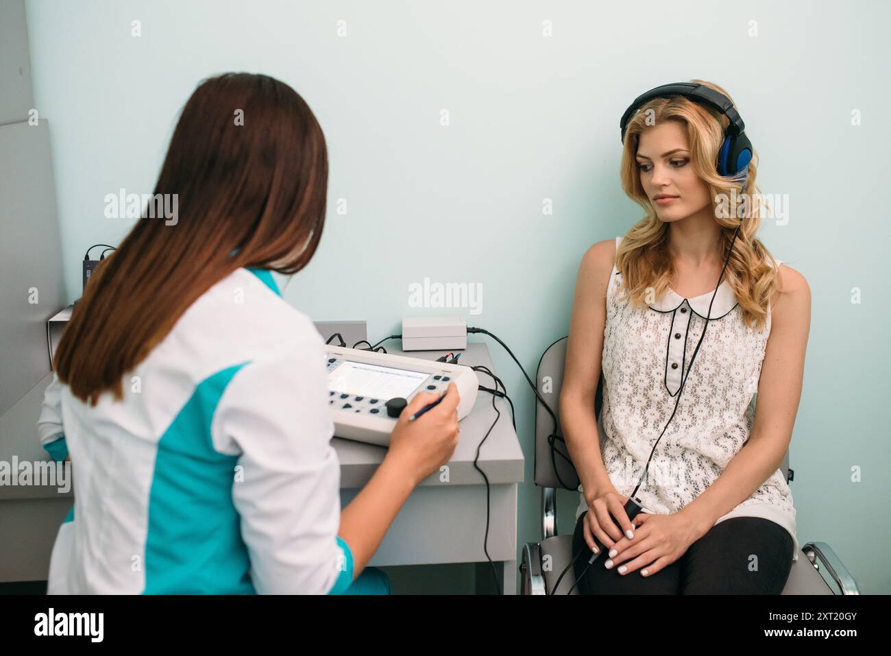Hearing assessment audiologist doctor hi-res stock photography and ...