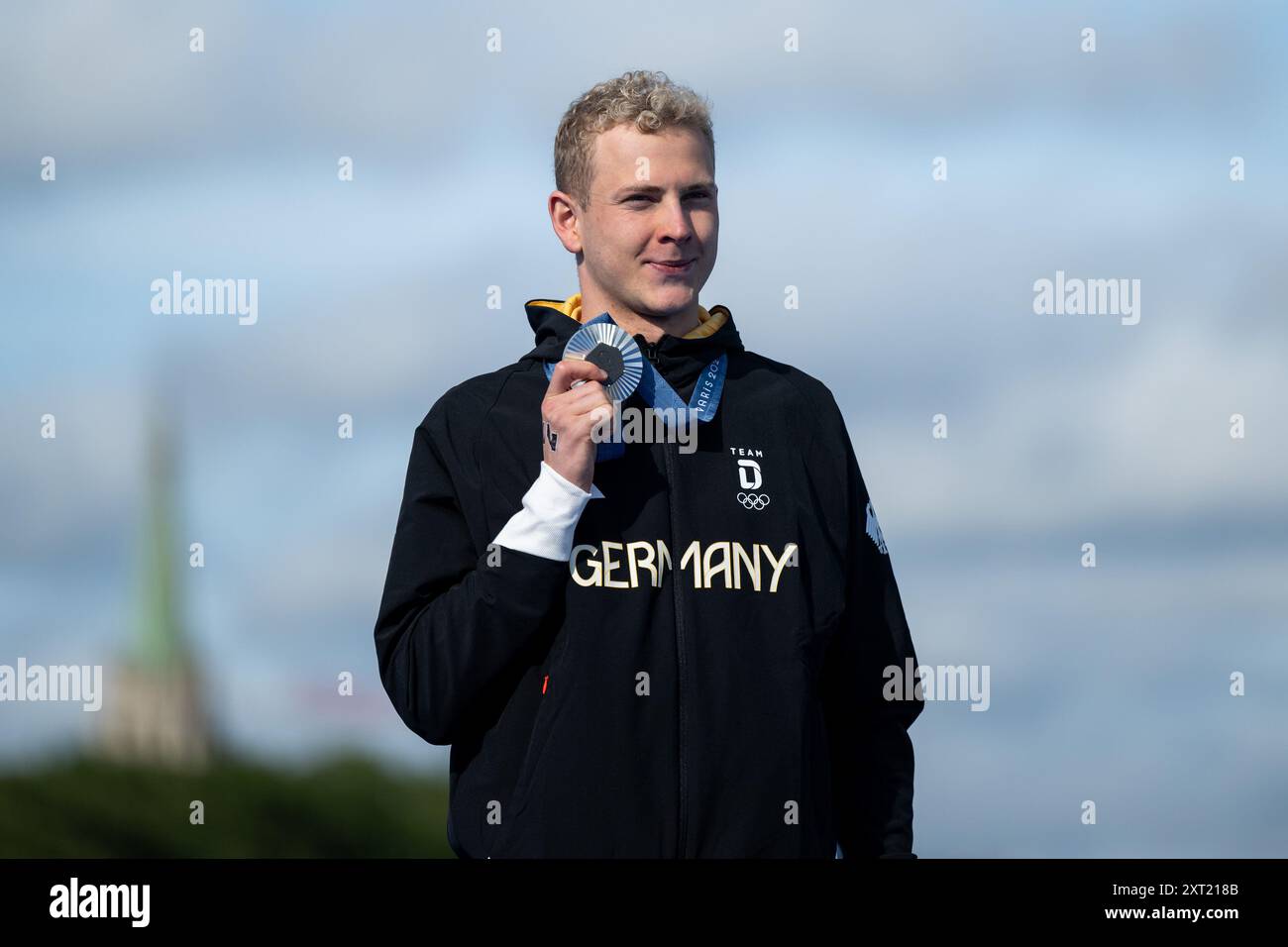 KLEMET Oliver (Deutschland) jubelt bei der Siegerehrung auf dem Podium ...