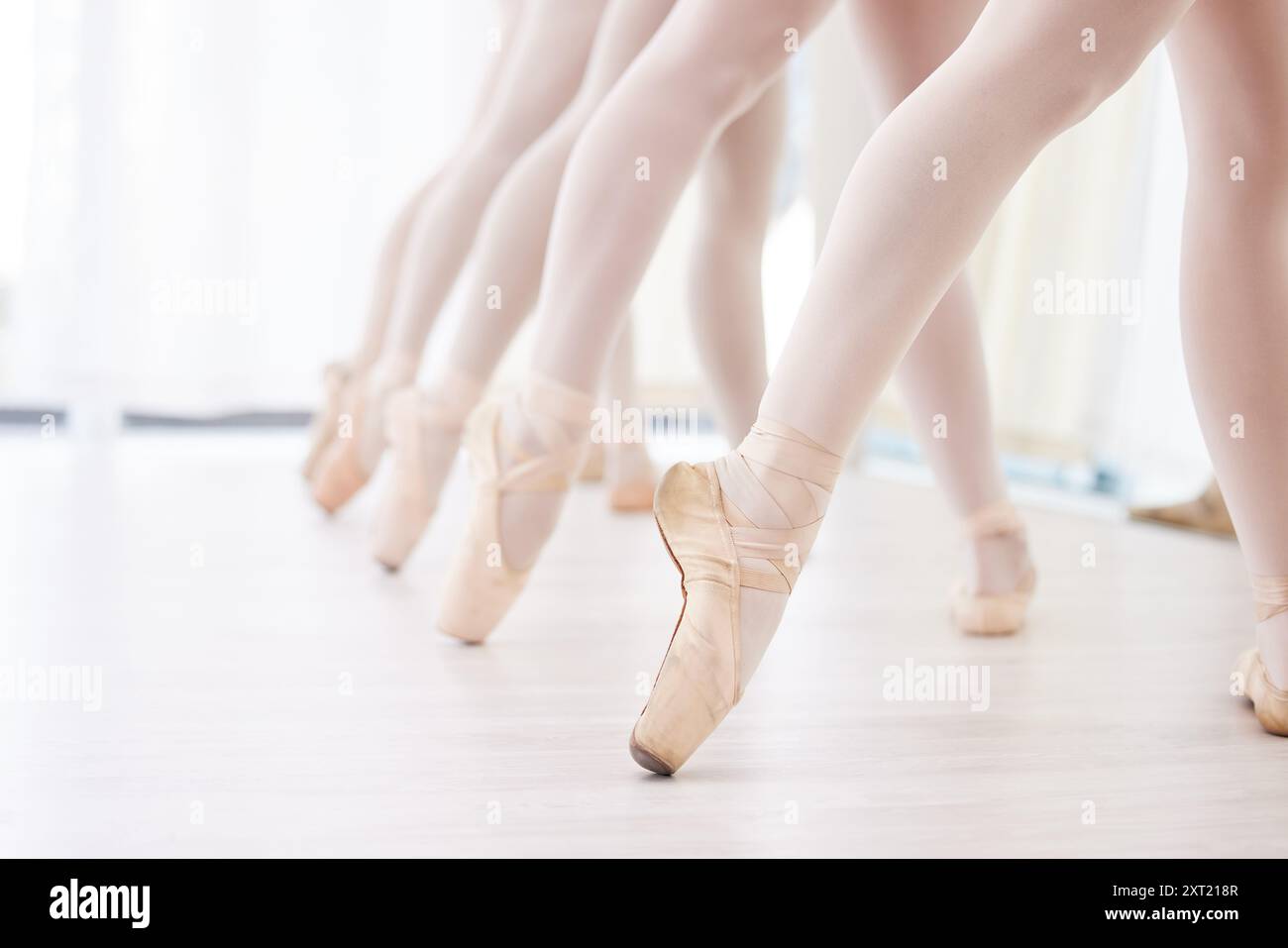 Ballet dancer foot on point hi-res stock photography and images - Alamy