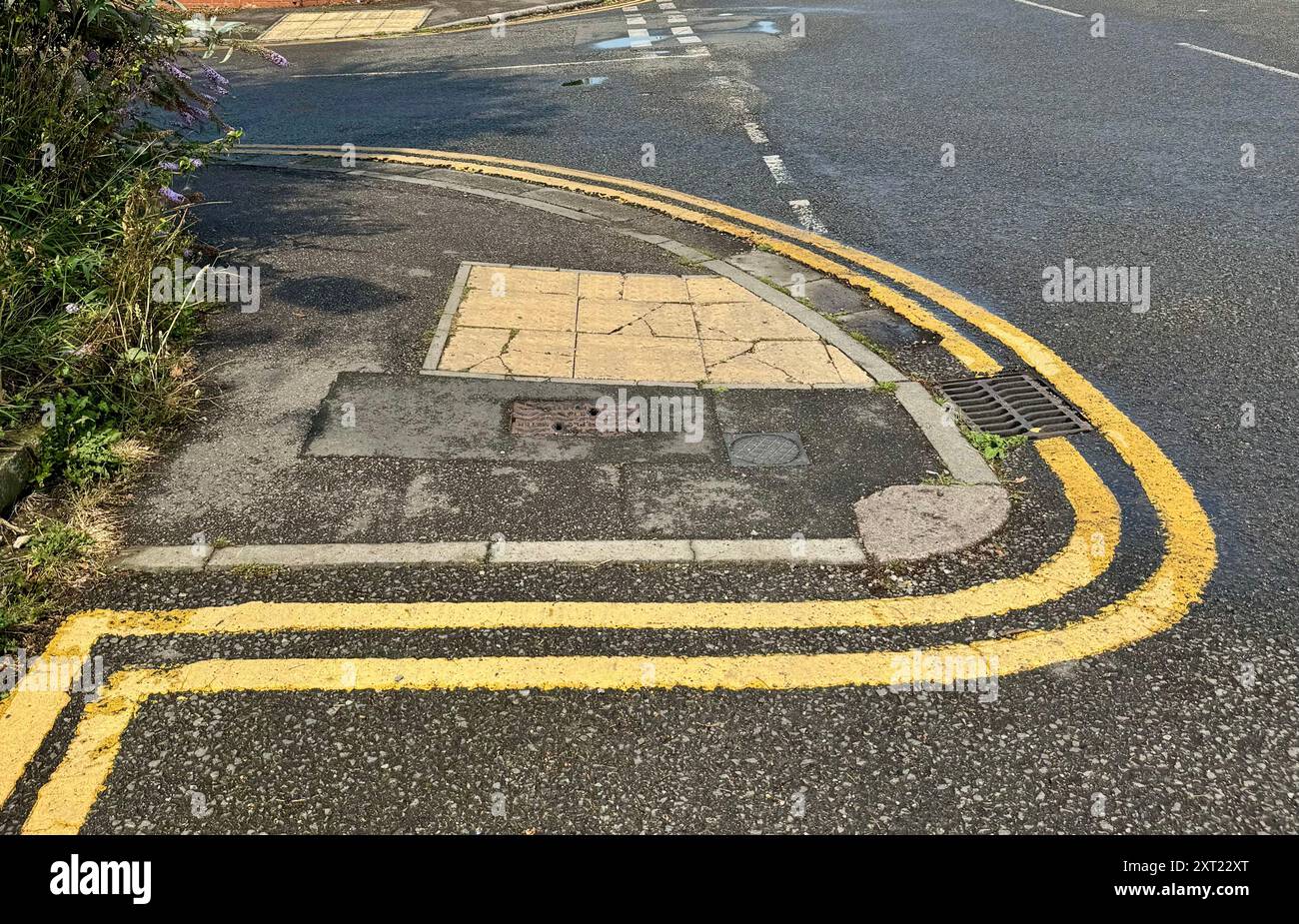 Double Yellow Lines pained at an unusual angle round a corner Stock ...
