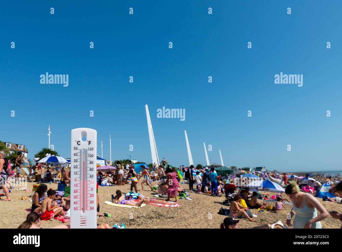 Busy beaches of Southend on Sea, Essex, UK, on a hot summer day ...