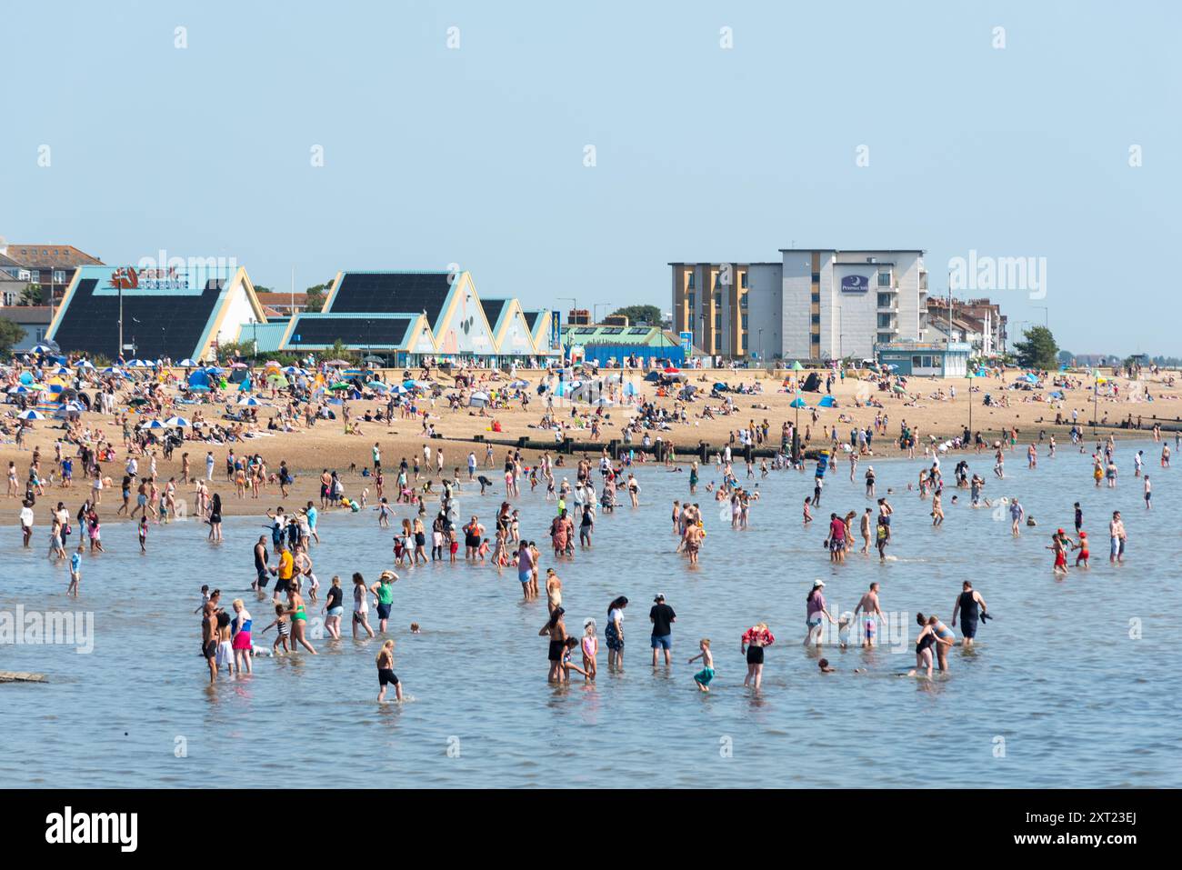 Busy beaches of Southend on Sea, Essex, UK, on a hot summer day ...