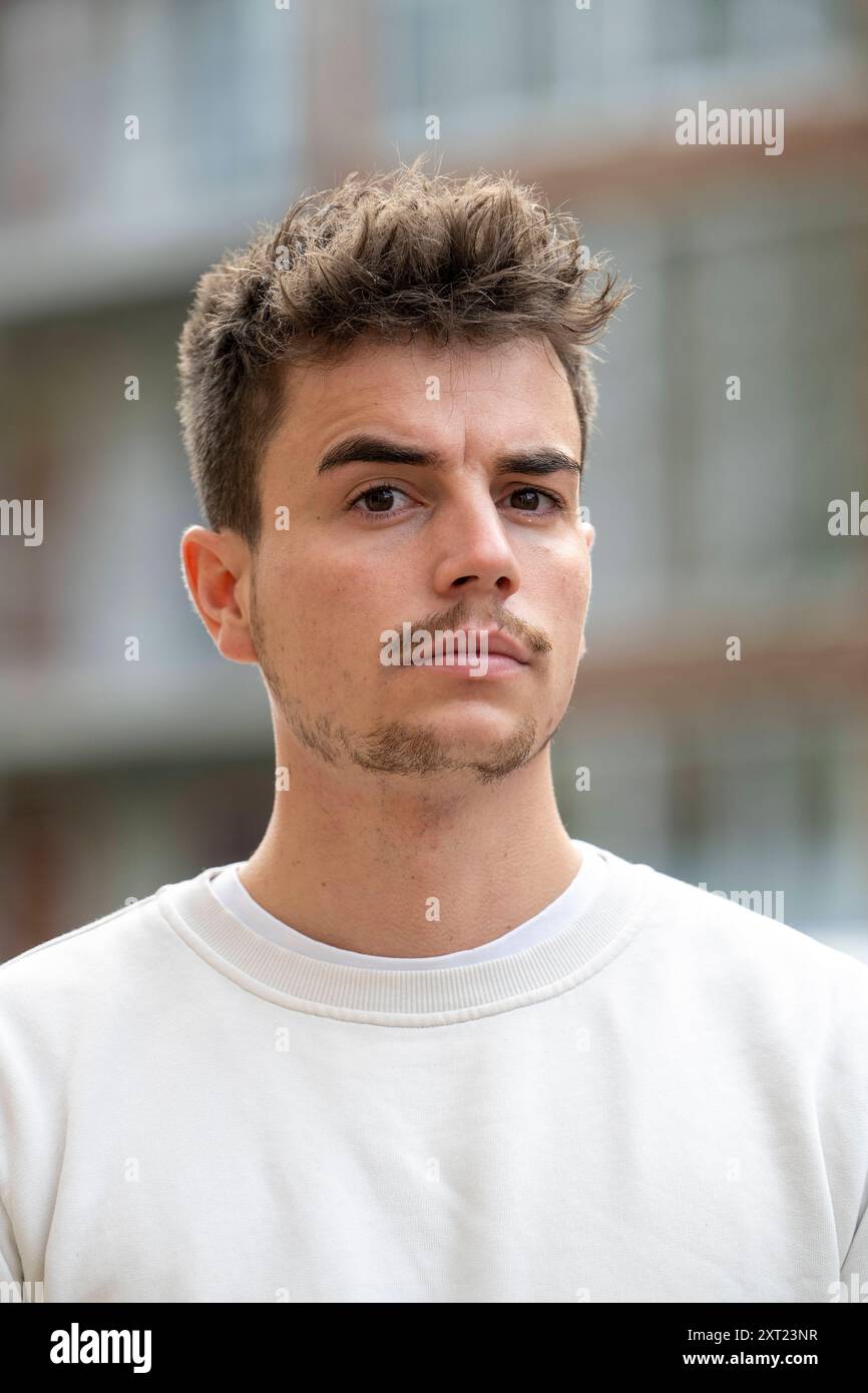 Young white male headshot urban hi-res stock photography and images - Alamy