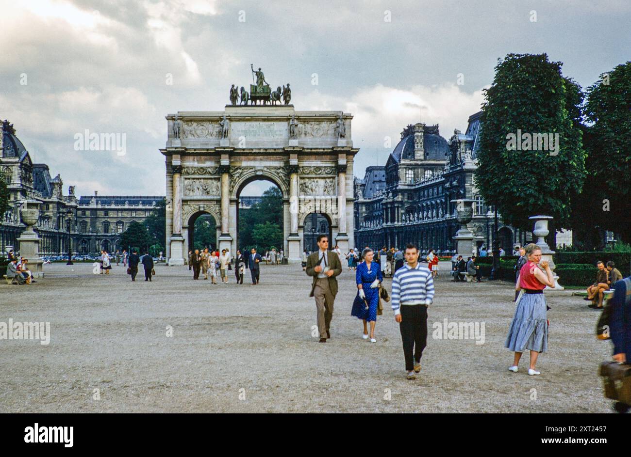 People walking around the Arc de Triomphe du Carrousel, Paris, France ...