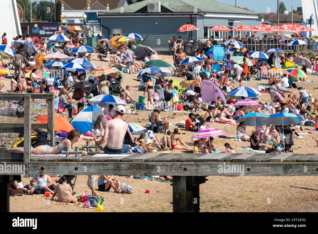 Busy beaches of Southend on Sea, Essex, UK, on a hot summer day ...