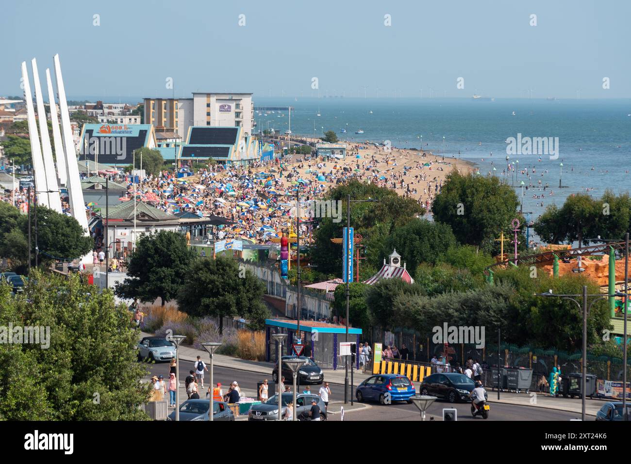 Busy beaches of Southend on Sea, Essex, UK, on a hot summer day ...