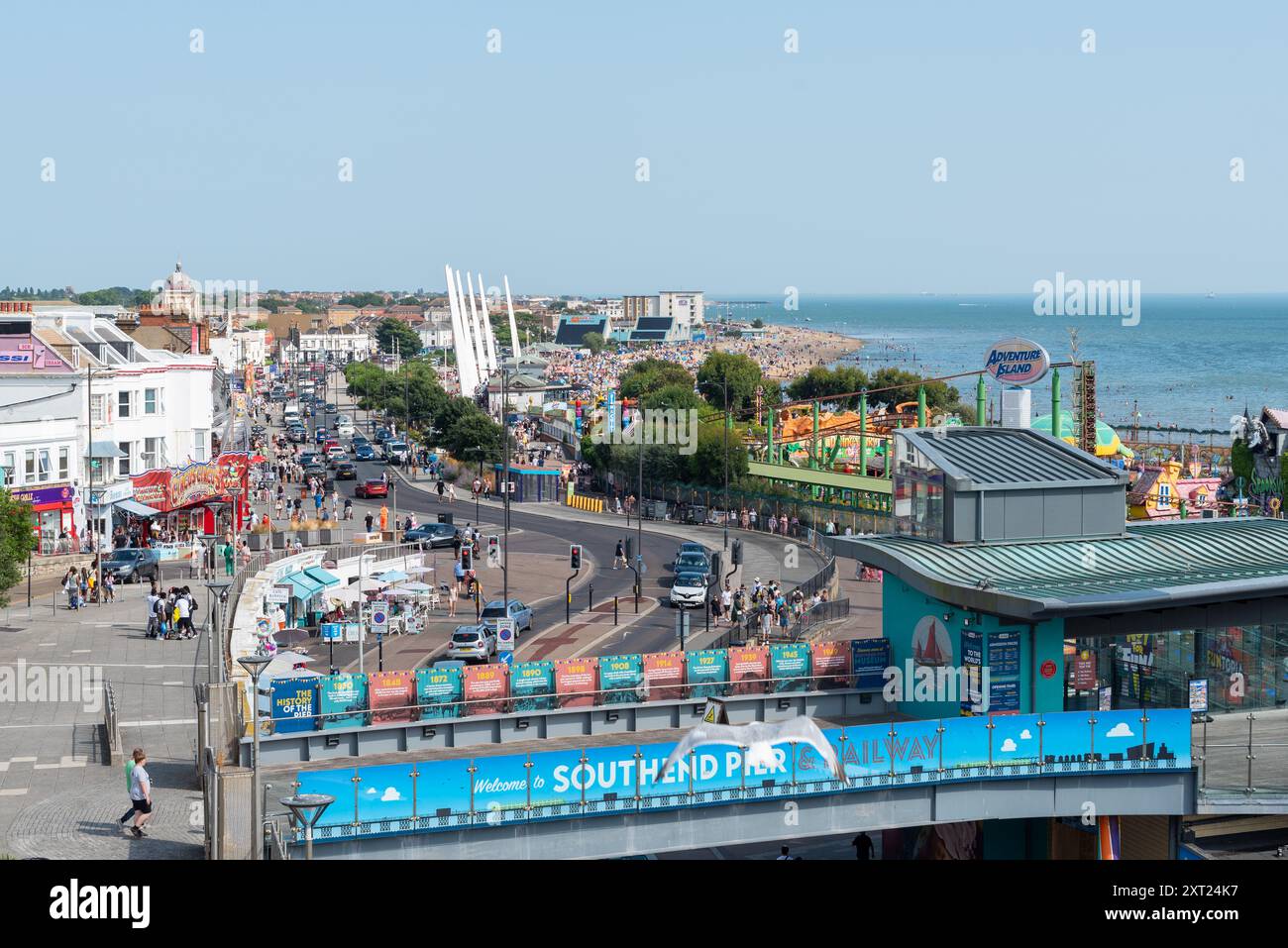 Busy beaches of Southend on Sea, Essex, UK, on a hot summer day ...
