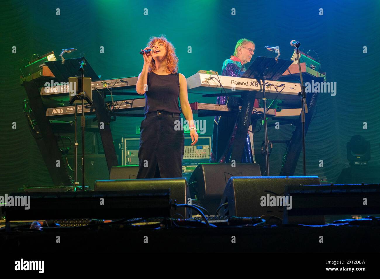 Mollie Marriott and Rick Wakeman perform at Fairport's Cropredy ...