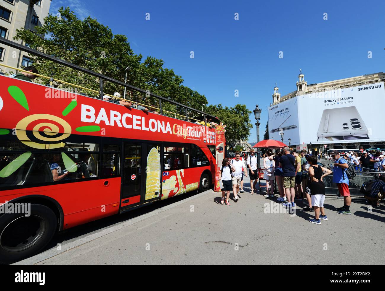 Tour bus hop on hop off hi-res stock photography and images - Alamy