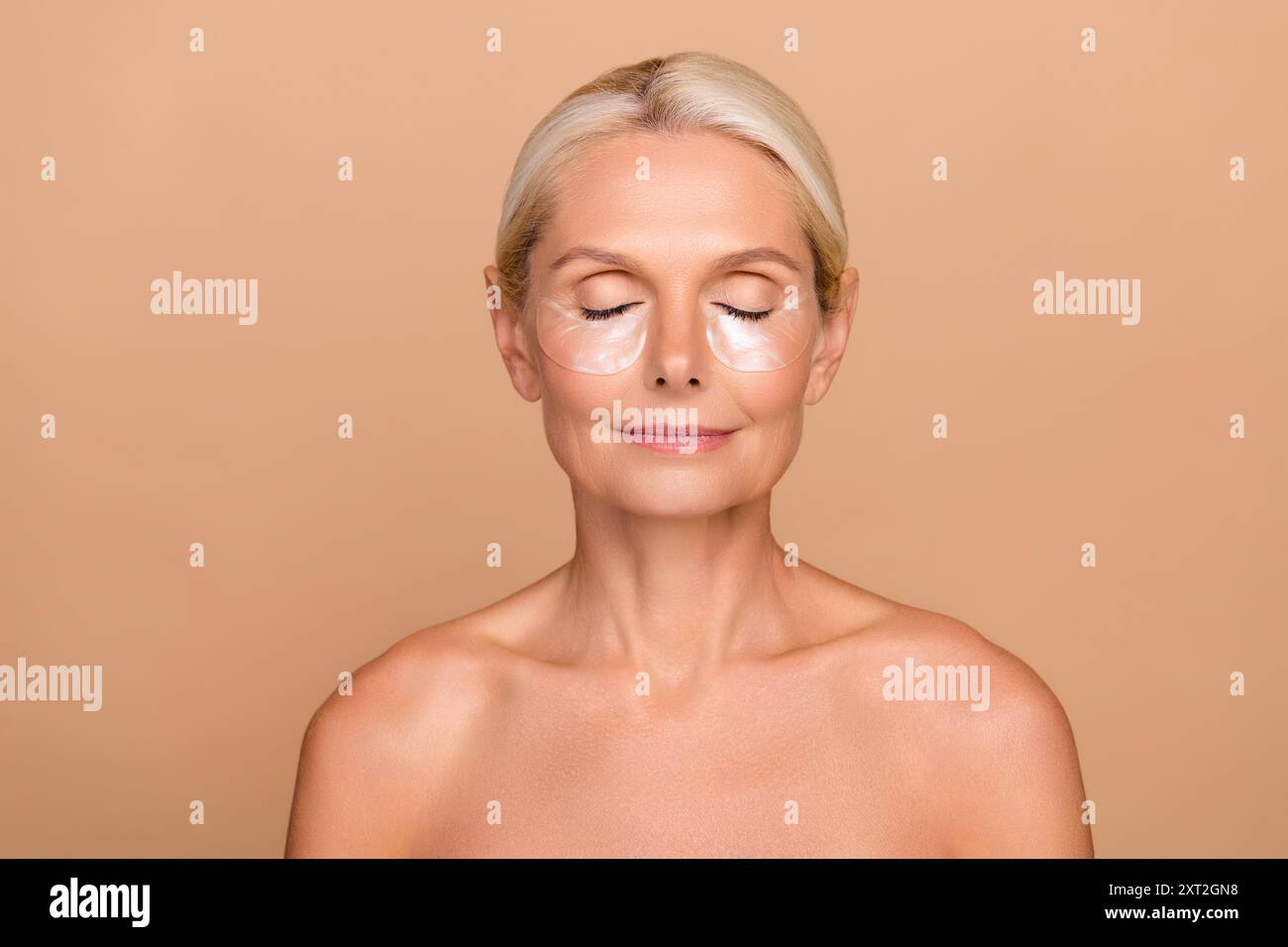 Photo portrait of lovely elderly lady fresh perfect anti aging ...