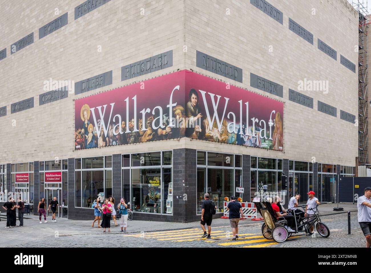 Wallraf-Richartz-Museum & Fondation Corboud in the old part of the town, tourist city tour in ...