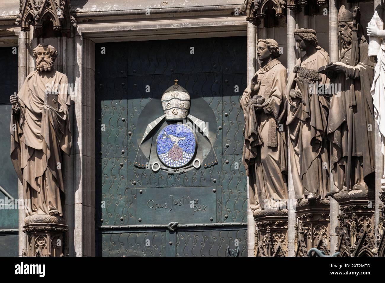 Pope's door at the south transept portal of the cathedral, Cologne ...