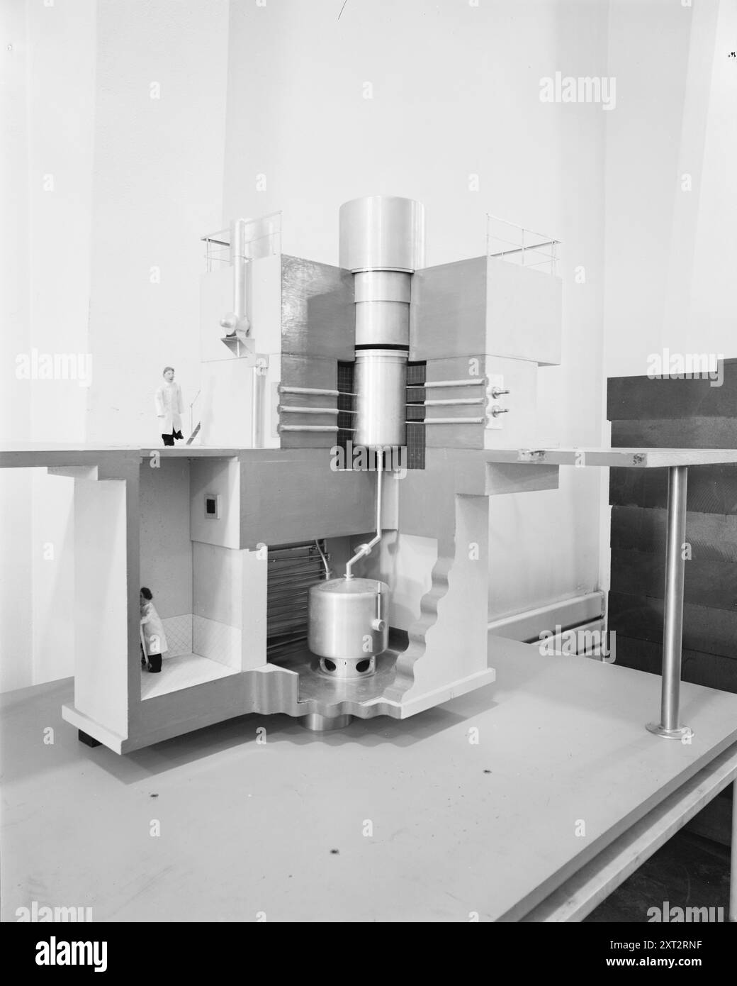 Reactor cross section Black and White Stock Photos & Images - Alamy