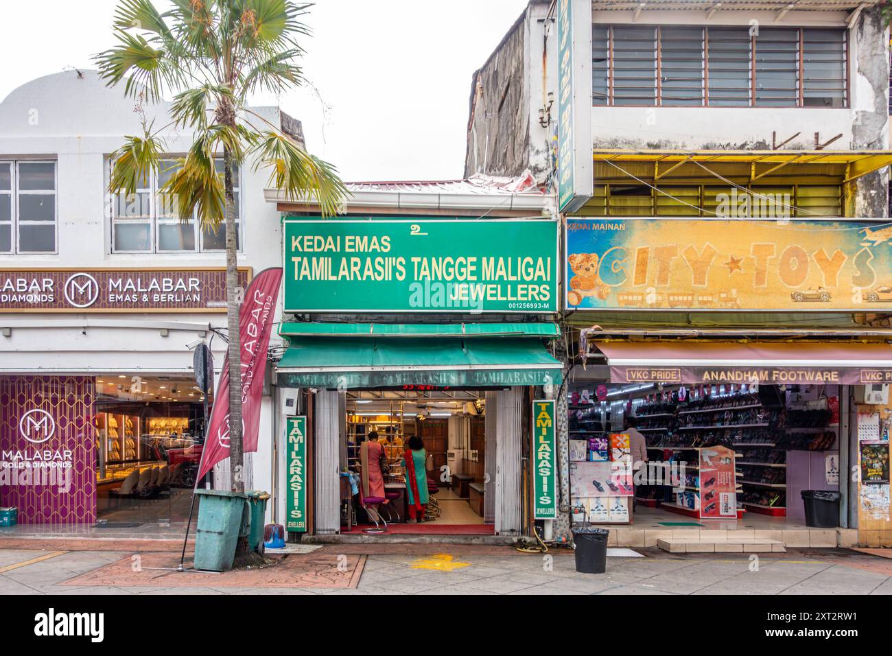 Shopping street in georgetown penang hi-res stock photography and ...