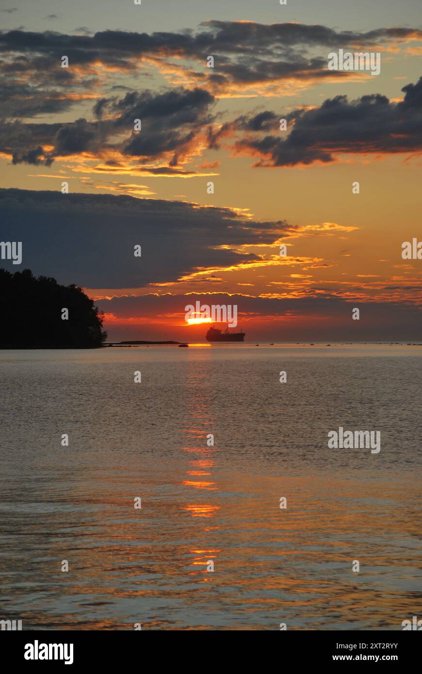 Barging in hi-res stock photography and images - Alamy