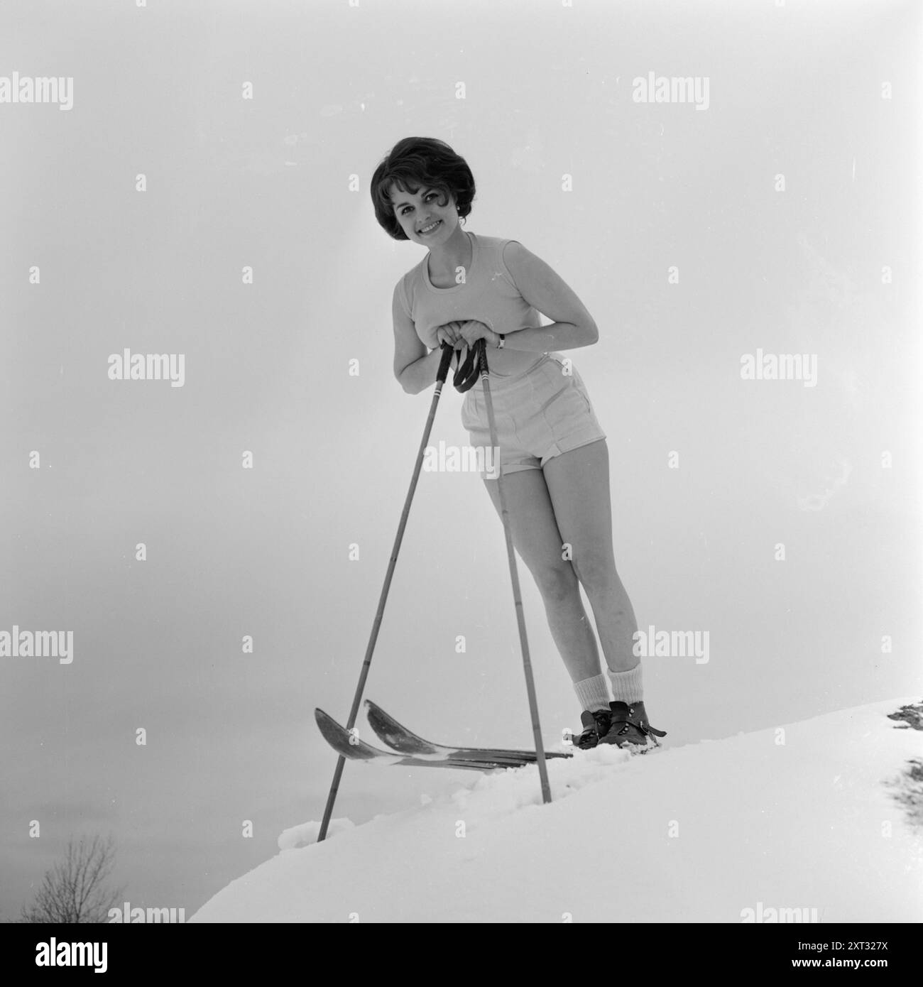 Aktuell 1968 : CoversEva in the snow paradise The actress Eva Opaker ...