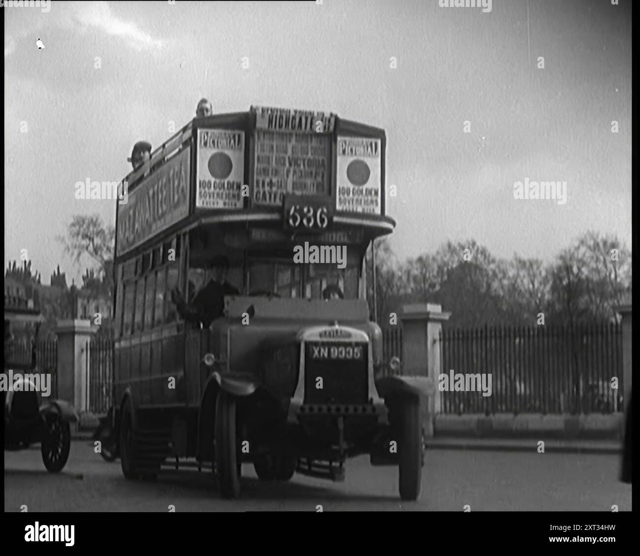 London double decker bus vintage 1920s hi-res stock photography and ...