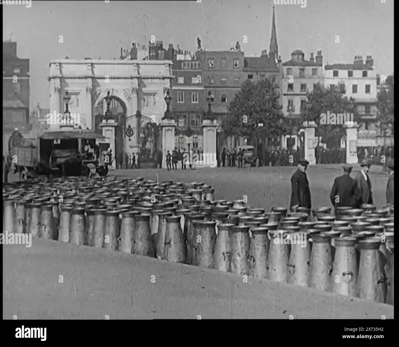 Milk delivery 1920s hi-res stock photography and images - Alamy