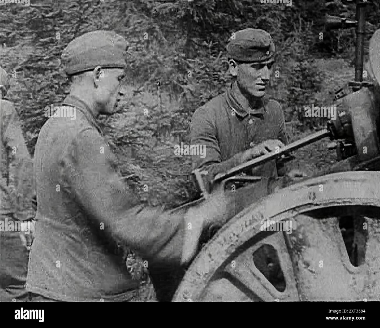 German Soldiers Operating an Artillery Gun, 1941. Second World War ...