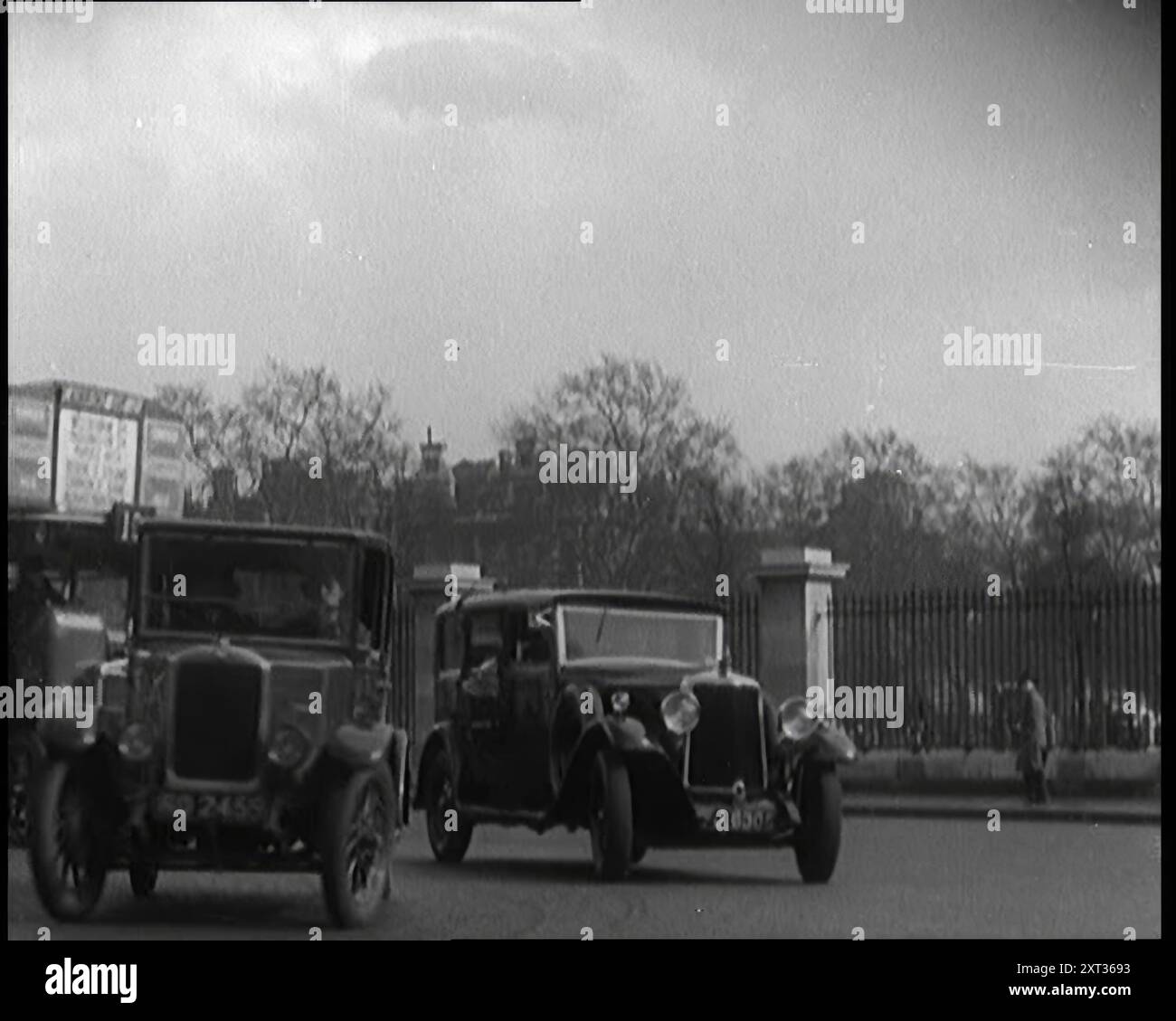 Car turning corner london hi-res stock photography and images - Alamy