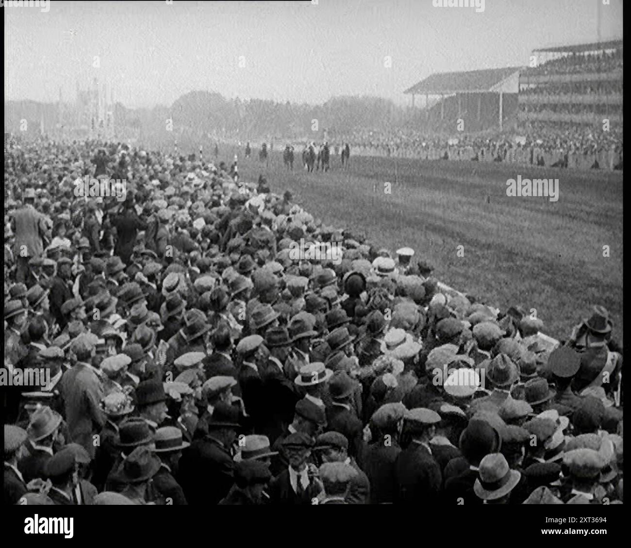 Horseracing 1920s hi-res stock photography and images - Alamy