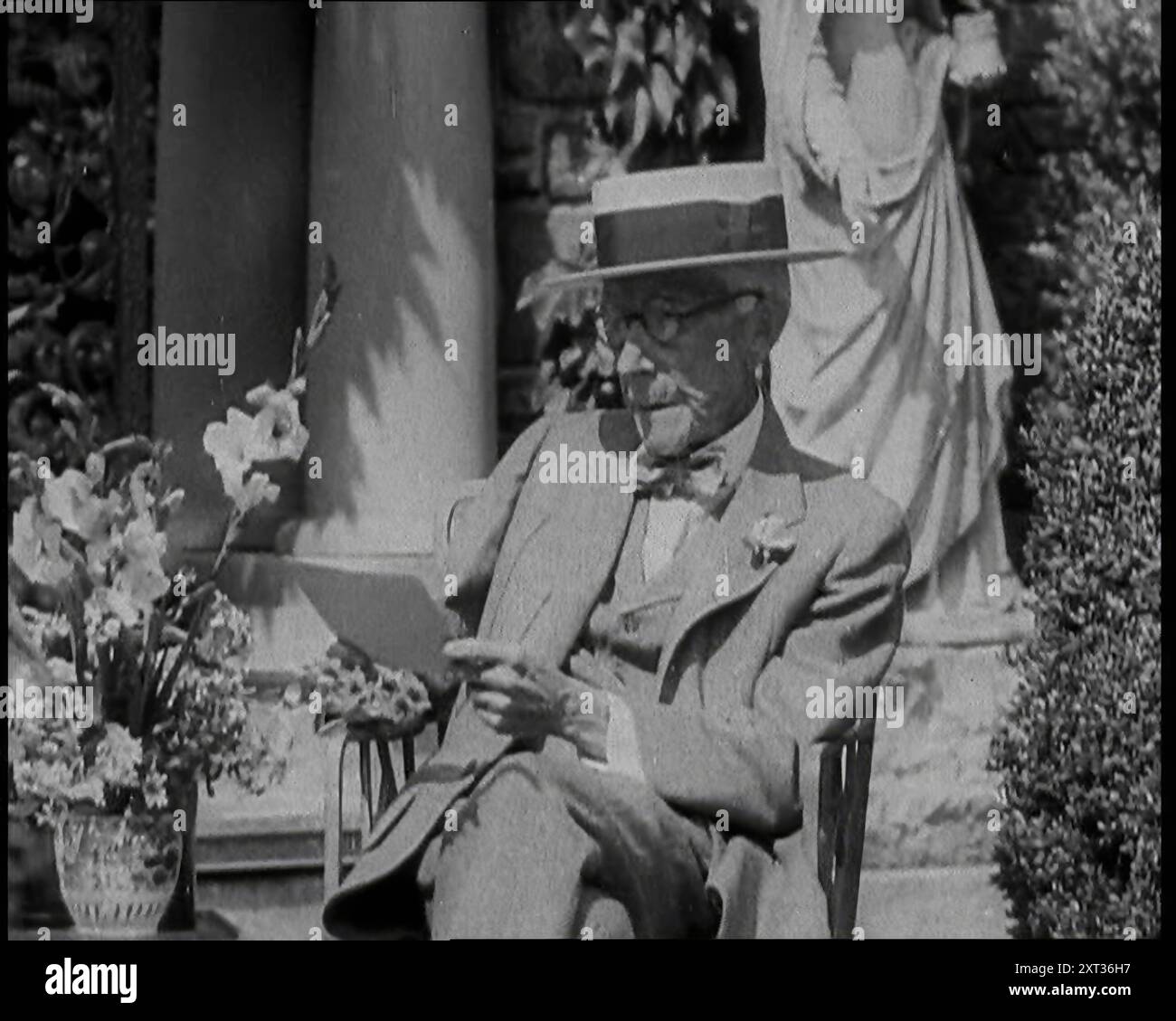 Documentary interview old man hi-res stock photography and images - Alamy