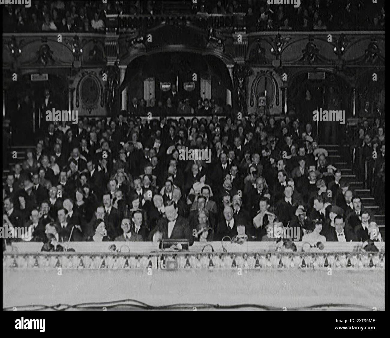 1920s stage shows hi-res stock photography and images - Alamy