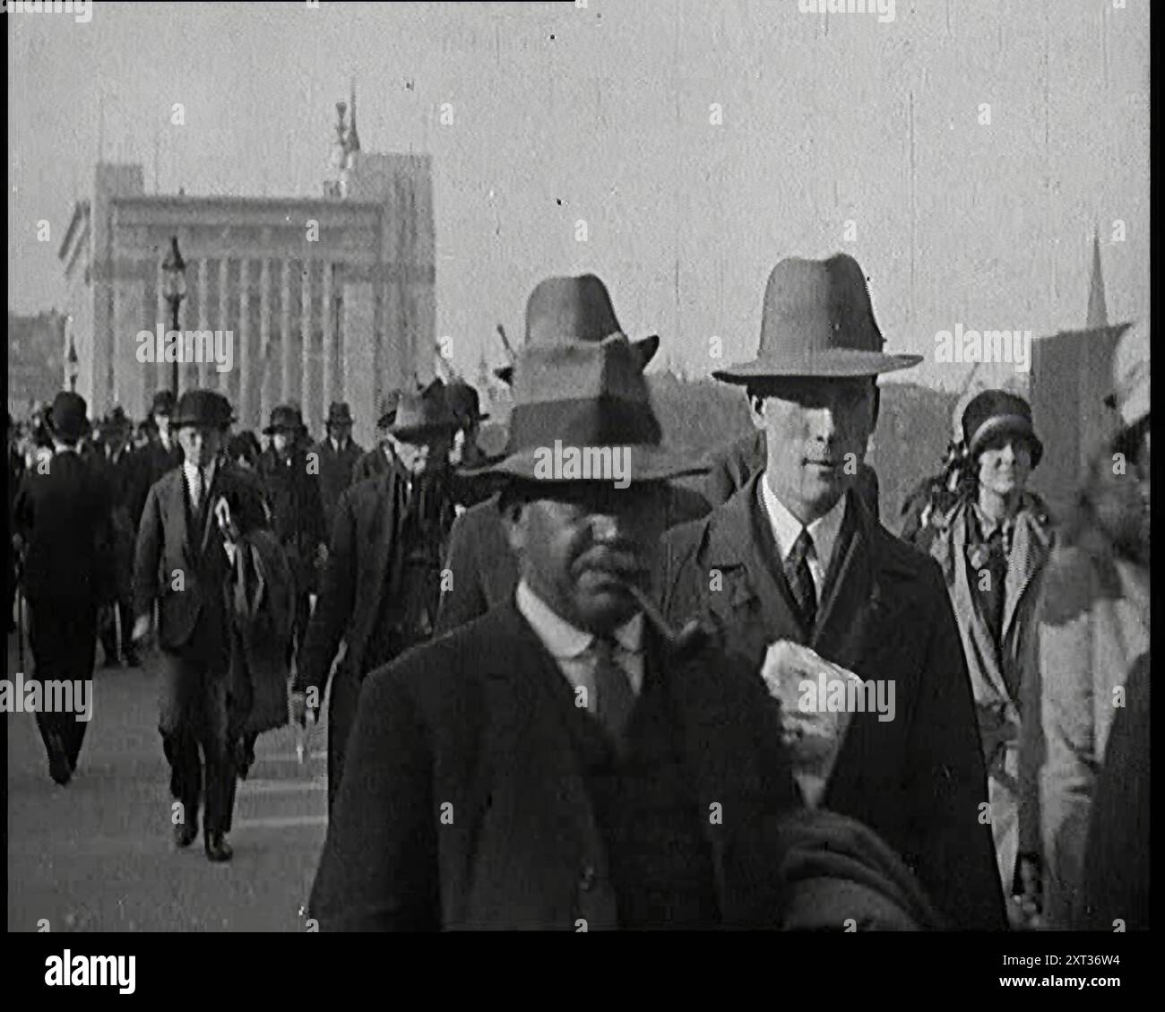 1920s london commuters hi-res stock photography and images - Alamy