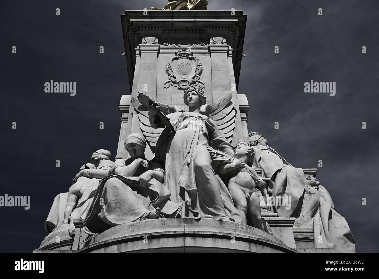 Queen Victoria Monument Stock Photo - Alamy