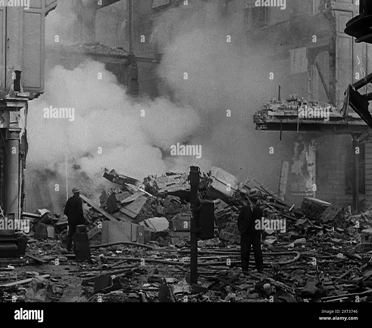 Bombed damaged houses in ww2 hi-res stock photography and images - Alamy