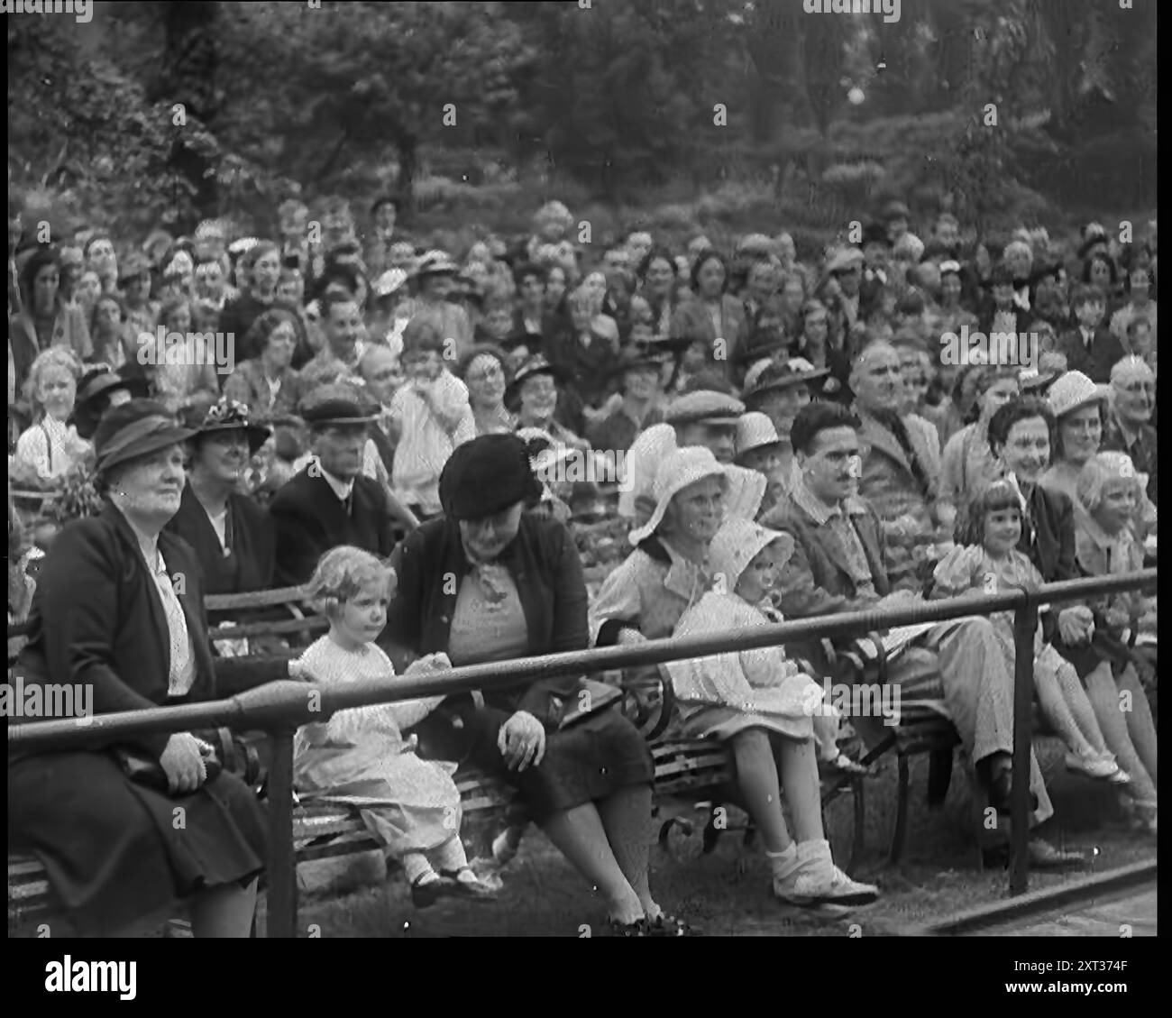 British People Watching Chimpanzees Having a Tea Party at the Zoo, 1940 ...