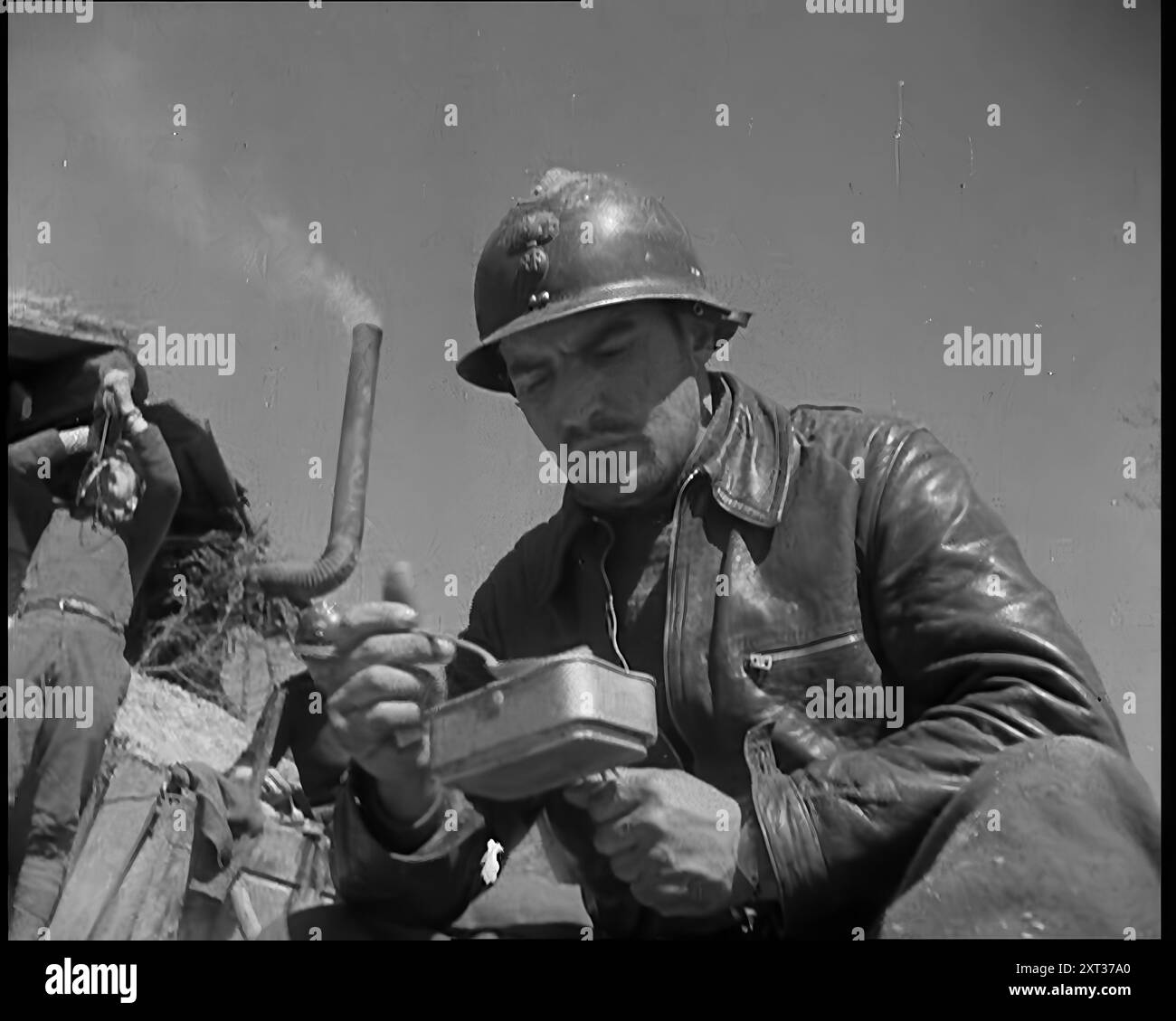 French soldiers eating wwii hi-res stock photography and images - Alamy