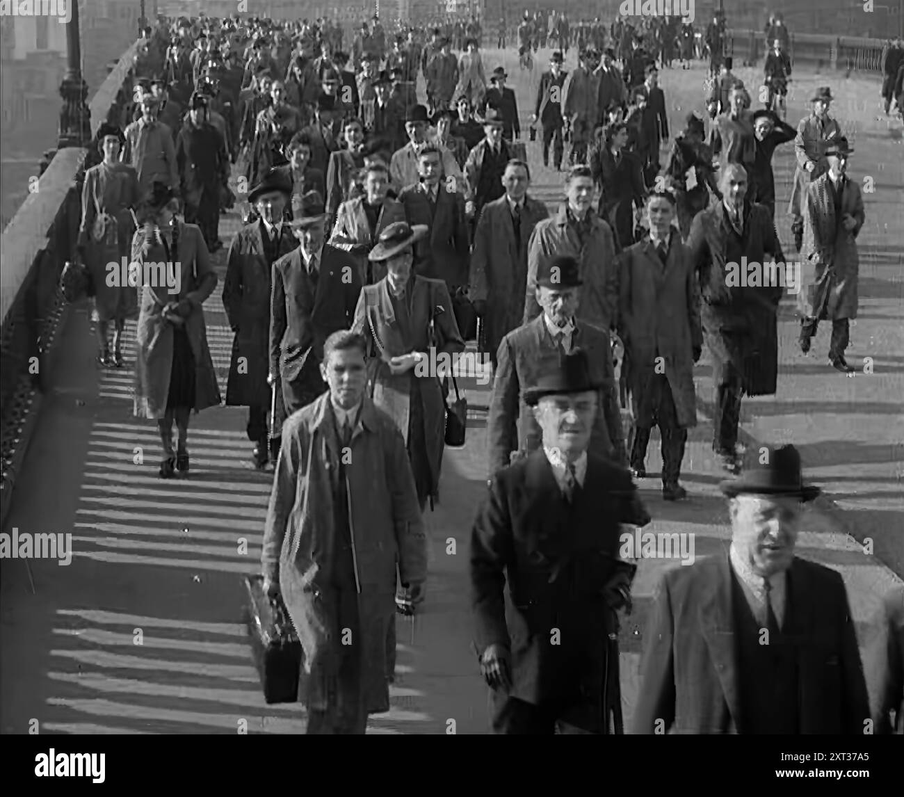 London 1940 milkman hi-res stock photography and images - Alamy