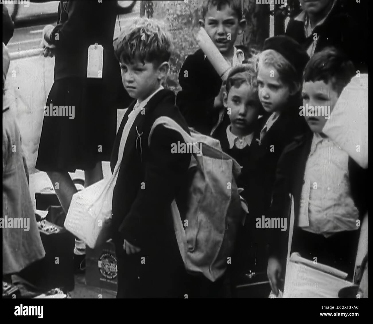Child evacuation second world war hi-res stock photography and images ...