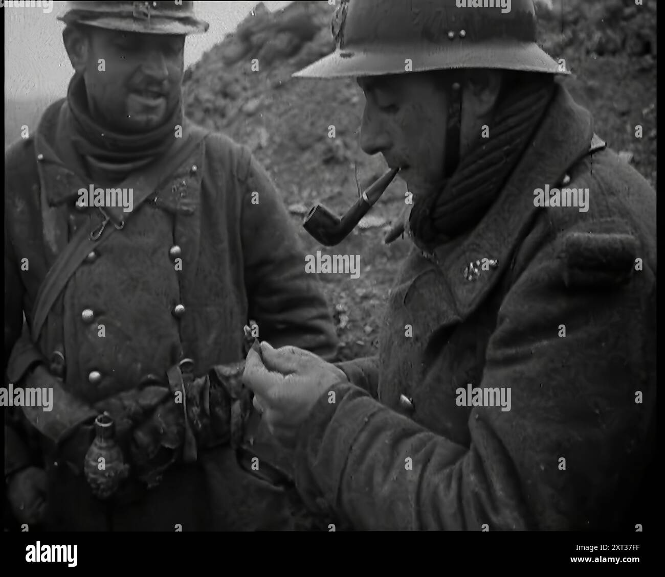 Ww2 trench coat hi-res stock photography and images - Alamy