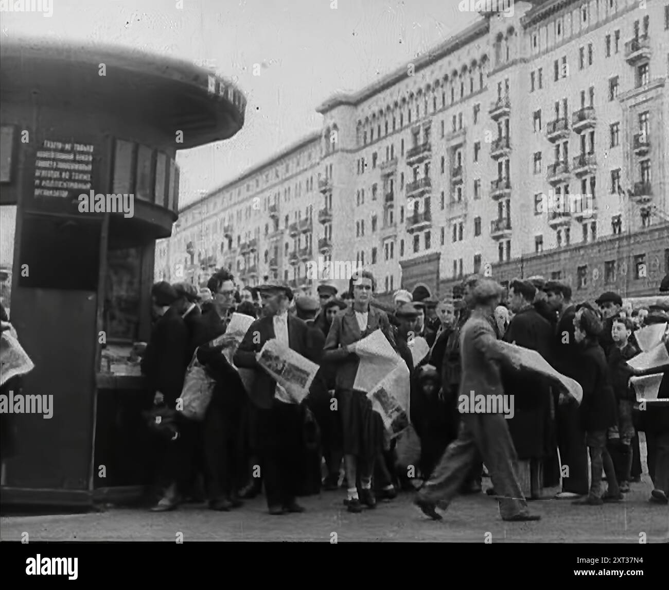 Civilians with newspapers in the Streets of Moscow, 1941. Second World ...