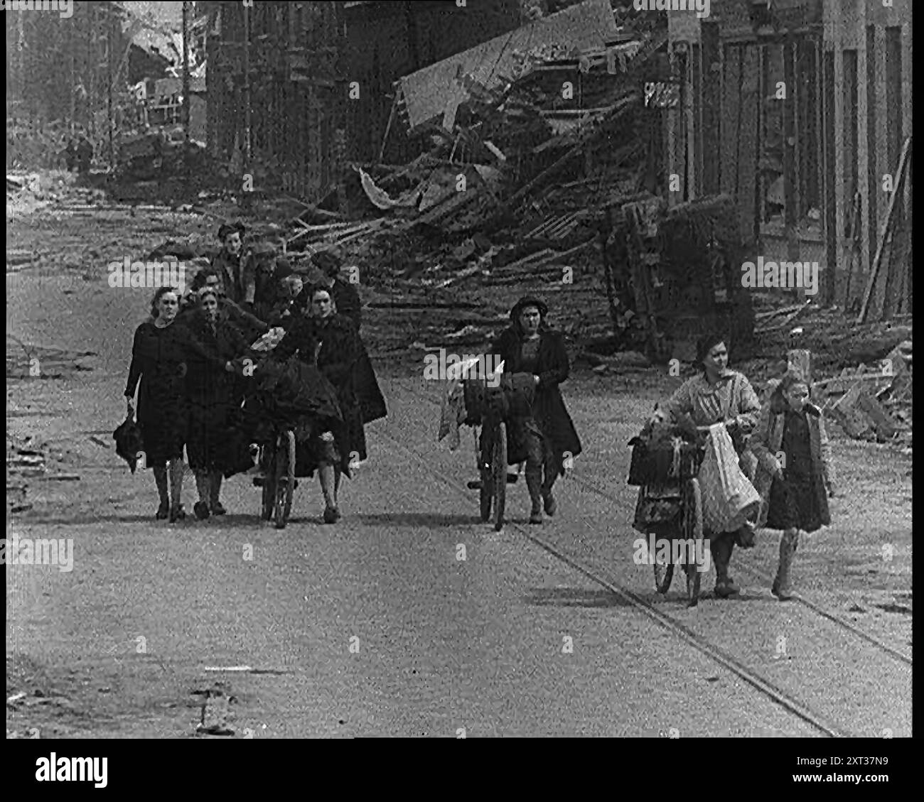 1940 bikes children hi-res stock photography and images - Alamy