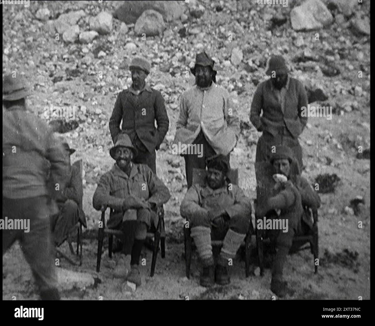 George mallory everest 1924 hi-res stock photography and images - Alamy