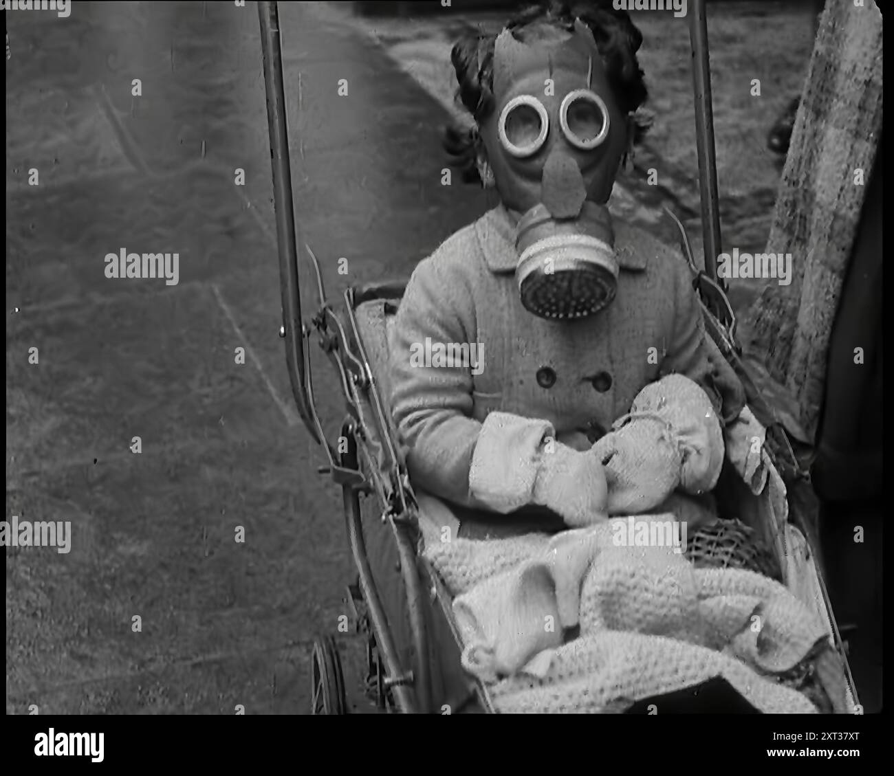 Child gas mask ww2 hi-res stock photography and images - Alamy
